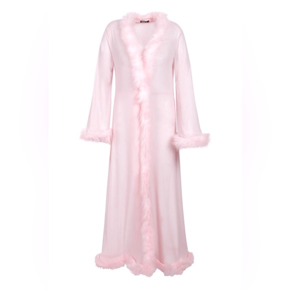 Boohoo | Other | Nwt Pink Fuzzy Robe | Poshmark